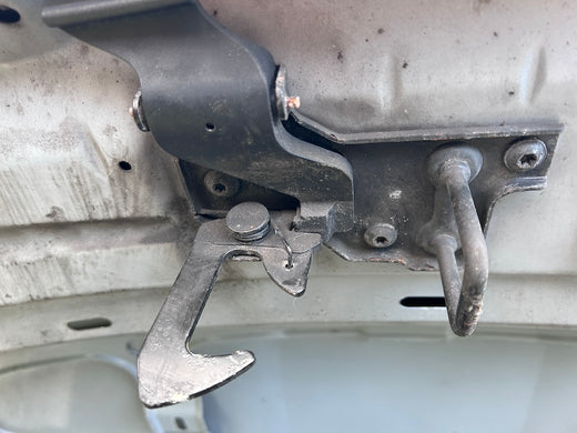 How to free a stuck bonnet? – Haynes Manuals